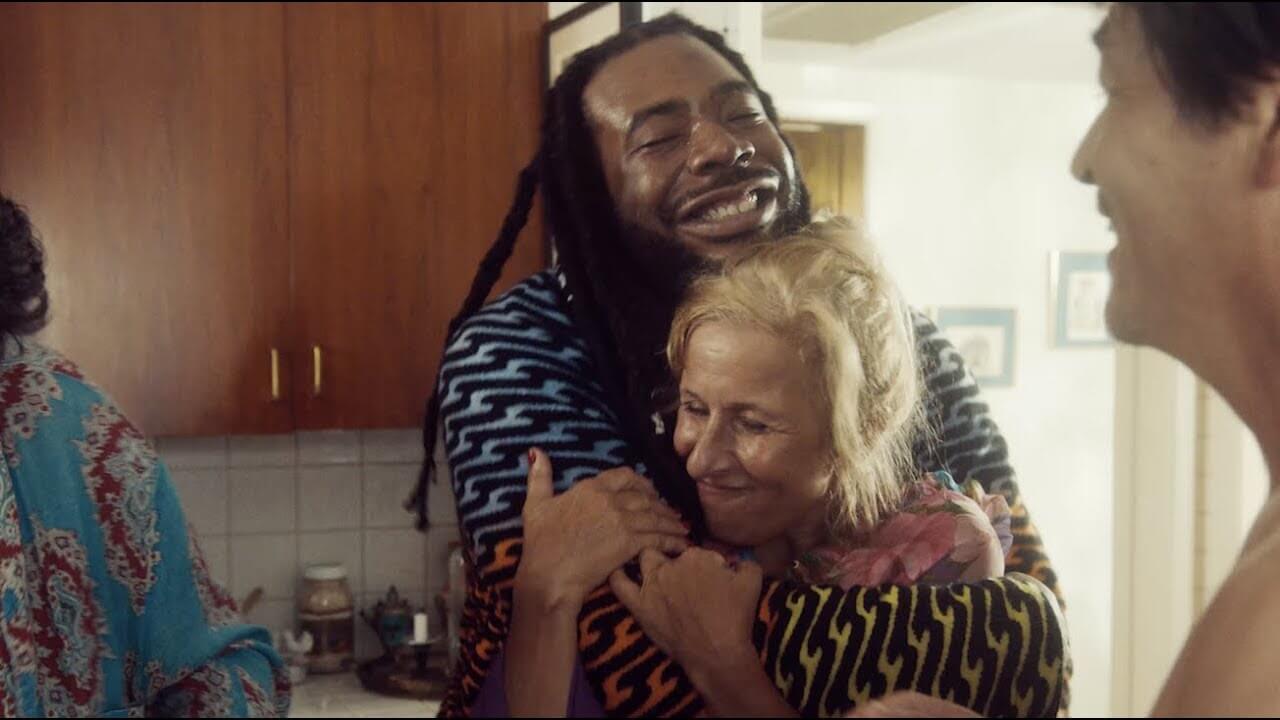 DRAM en plein délire dans le clip de "Best Hugs" (VIDEO)