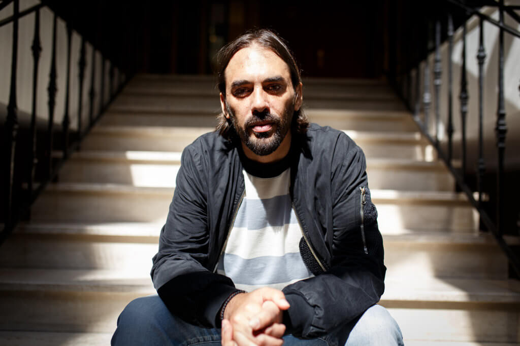 Gringe raconte "Ensemble, on aboie en silence", son premier livre